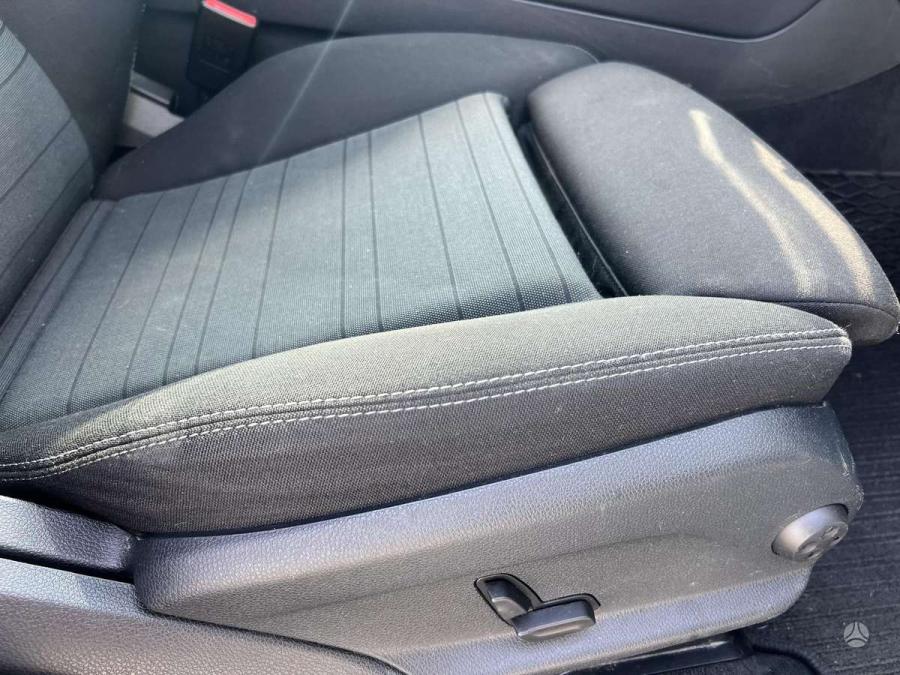 White Mercedes-Benz GLC 350 2018 in Kaunas, with an engine capacity of 2.99 L and mileage of 137 thousand km for 14350 €, photo 29 on AUTOMOTO.COM.LV
