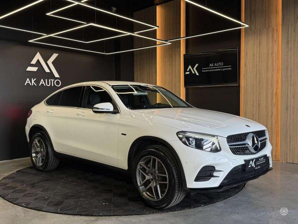 Белый Мерседес GLC 350 2018 в Каунас, объемом двигателя 1.99 л и пробегом 78 тыс. км за 28490 €, фото 3 на AUTOMOTO.COM.LV