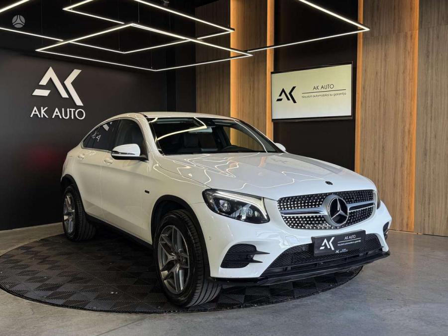 White Mercedes-Benz GLC 350 2018 in Kaunas, with an engine capacity of 1.99 L and mileage of 78 thousand km for 28490 €, photo 4 on AUTOMOTO.COM.LV