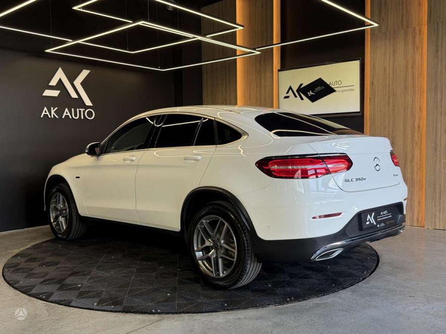 White Mercedes-Benz GLC 350 2018 in Kaunas, with an engine capacity of 1.99 L and mileage of 78 thousand km for 28490 €, photo 9 on AUTOMOTO.COM.LV