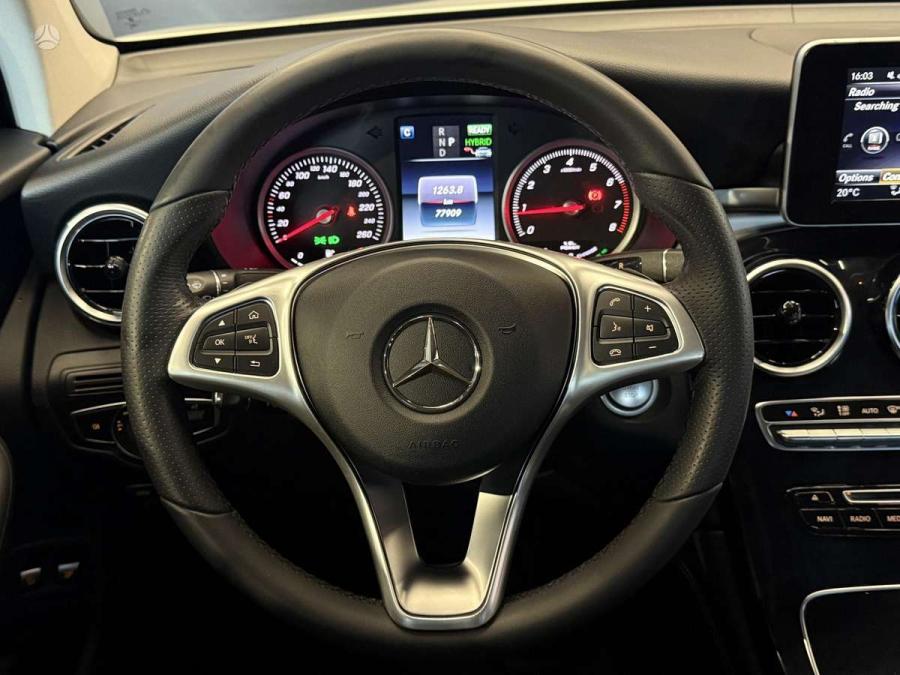 White Mercedes-Benz GLC 350 2018 in Kaunas, with an engine capacity of 1.99 L and mileage of 78 thousand km for 28490 €, photo 15 on AUTOMOTO.COM.LV