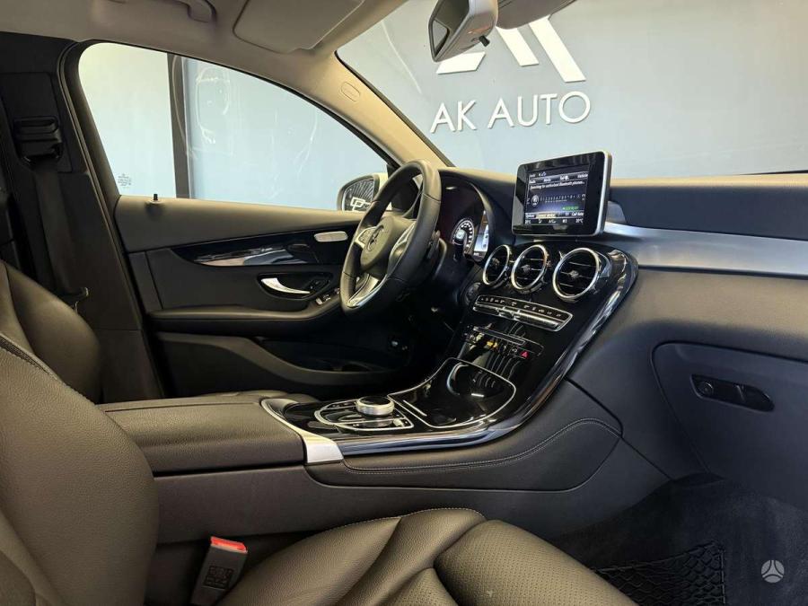 White Mercedes-Benz GLC 350 2018 in Kaunas, with an engine capacity of 1.99 L and mileage of 78 thousand km for 28490 €, photo 18 on AUTOMOTO.COM.LV