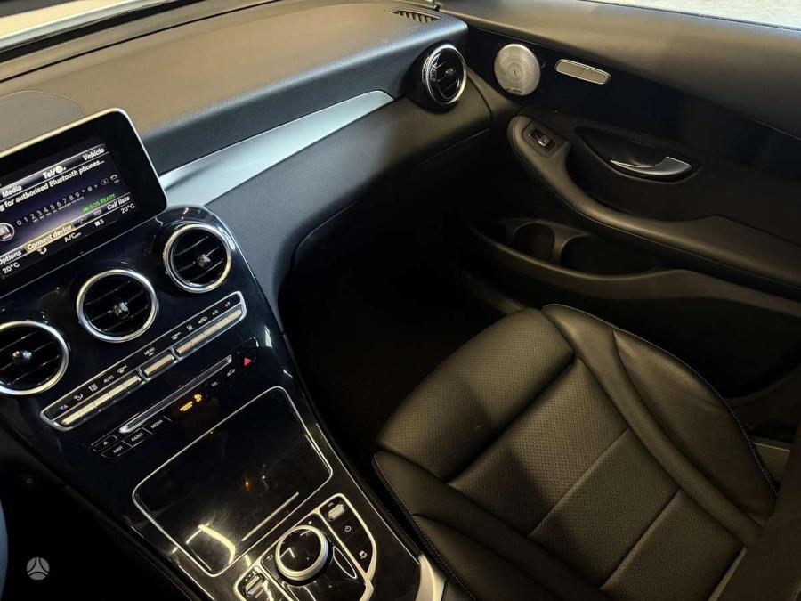 White Mercedes-Benz GLC 350 2018 in Kaunas, with an engine capacity of 1.99 L and mileage of 78 thousand km for 28490 €, photo 25 on AUTOMOTO.COM.LV