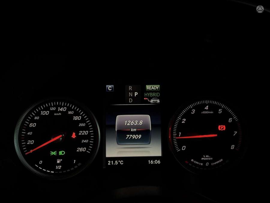 White Mercedes-Benz GLC 350 2018 in Kaunas, with an engine capacity of 1.99 L and mileage of 78 thousand km for 28490 €, photo 26 on AUTOMOTO.COM.LV