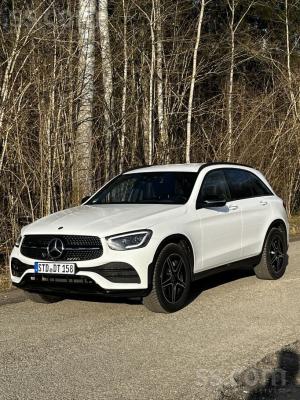 Белый Мерседес GLC 400 2020 в Рига, объемом двигателя 3.00 л и пробегом 114 тыс. км за 36000 €, фото  на AUTOMOTO.COM.LV