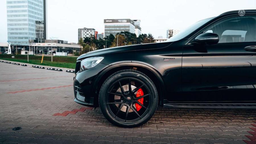 Черный Мерседес GLC 43 AMG 2017 в Вильнюс, объемом двигателя 3.00 л и пробегом 123 тыс. км за 29499 €, фото 3 на AUTOMOTO.COM.LV