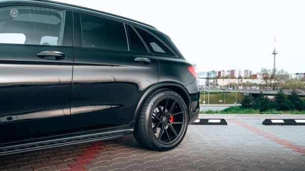 Melns Mercedes-Benz GLC 43 AMG 2017 Viļņa, ar dzinēja tilpumu 3.00 L un nobraukumu 123 tūkst. km par 29499 €, foto 3 vietnē AUTOMOTO.COM.LV