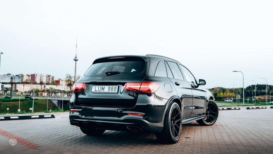 Черный Мерседес GLC 43 AMG 2017 в Вильнюс, объемом двигателя 3.00 л и пробегом 123 тыс. км за 29499 €, фото 12 на AUTOMOTO.COM.LV