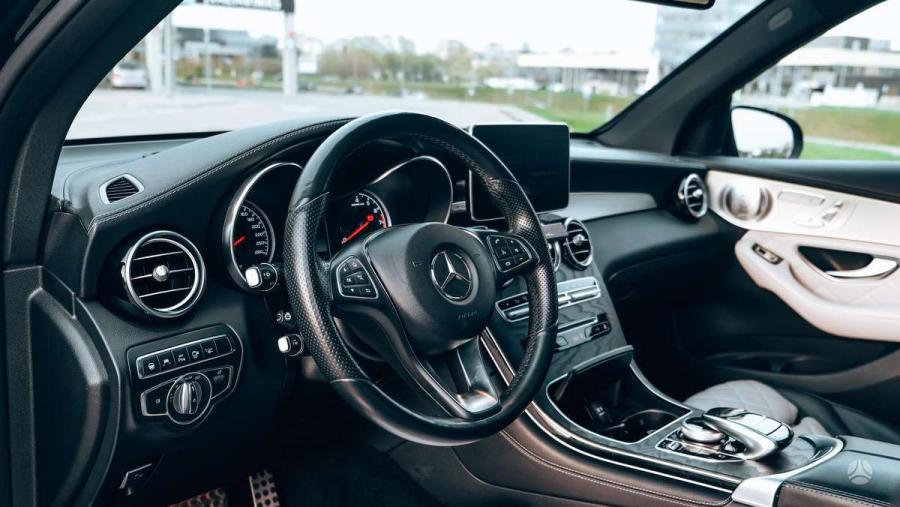 Черный Мерседес GLC 43 AMG 2017 в Вильнюс, объемом двигателя 3.00 л и пробегом 123 тыс. км за 29499 €, фото 14 на AUTOMOTO.COM.LV