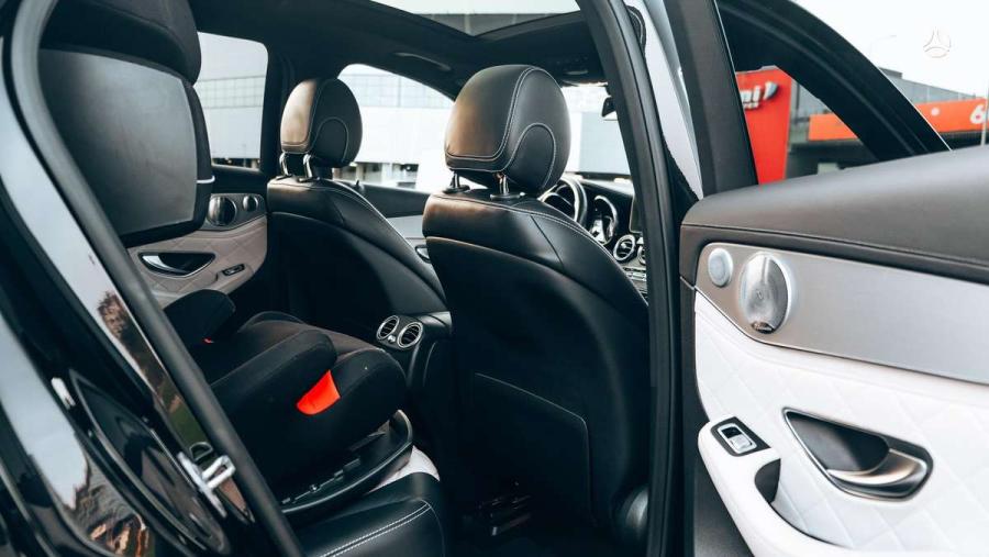 Черный Мерседес GLC 43 AMG 2017 в Вильнюс, объемом двигателя 3.00 л и пробегом 123 тыс. км за 29499 €, фото 16 на AUTOMOTO.COM.LV