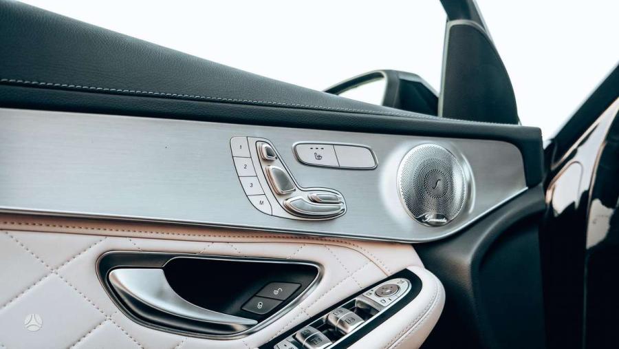 Черный Мерседес GLC 43 AMG 2017 в Вильнюс, объемом двигателя 3.00 л и пробегом 123 тыс. км за 29499 €, фото 18 на AUTOMOTO.COM.LV