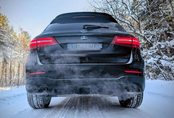Black Mercedes-Benz GLC 43 AMG 2018 in Vilnius, with an engine capacity of 3.00 L and mileage of 115 thousand km for 26800 €, photo 4 on AUTOMOTO.COM.LV