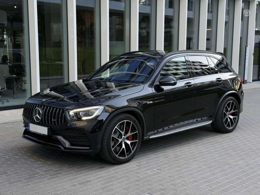 Черный Мерседес GLC 43 AMG 2021 в Вильнюс, объемом двигателя 3.00 л и пробегом 53 тыс. км за 35000 €, фото 1 на AUTOMOTO.COM.LV