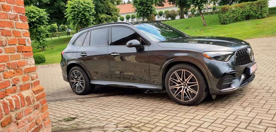 Black Mercedes-Benz GLC 43 AMG 2024 in Taurage, with an engine capacity of 2.00 L and mileage of 26 thousand km for 61500 €, photo 8 on AUTOMOTO.COM.LV