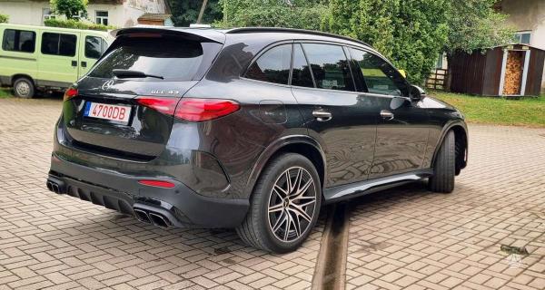 Melns Mercedes-Benz GLC 43 AMG 2024 Tauragė, ar dzinēja tilpumu 2.00 L un nobraukumu 26 tūkst. km par 61500 €, foto 8 vietnē AUTOMOTO.COM.LV