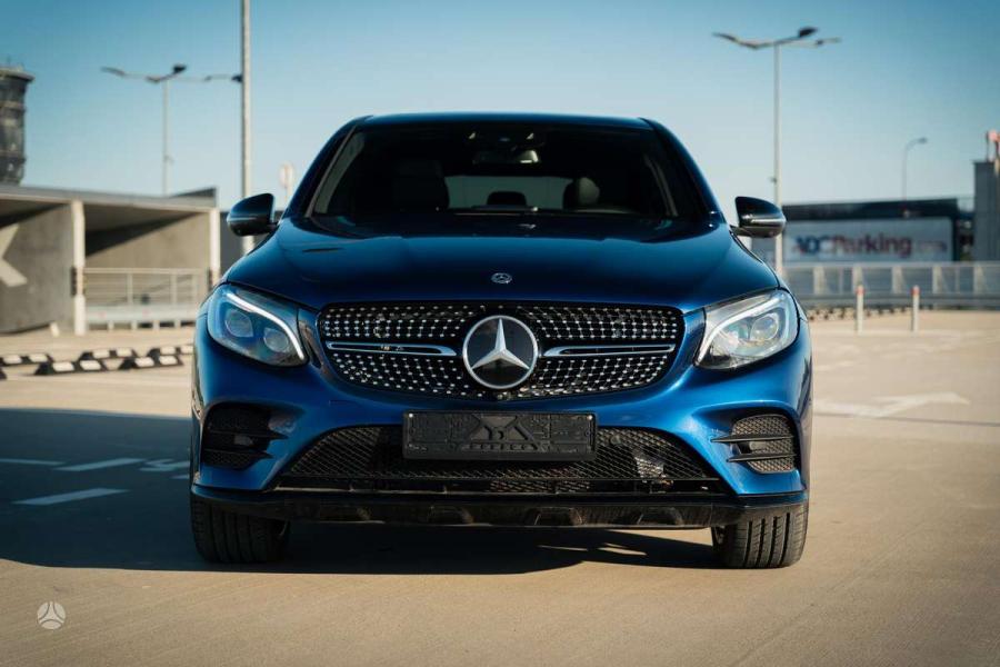 Blue Mercedes-Benz GLC 43 AMG 2017 in Vilnius, with an engine capacity of 3.00 L and mileage of 105 thousand km for 33500 €, photo 4 on AUTOMOTO.COM.LV