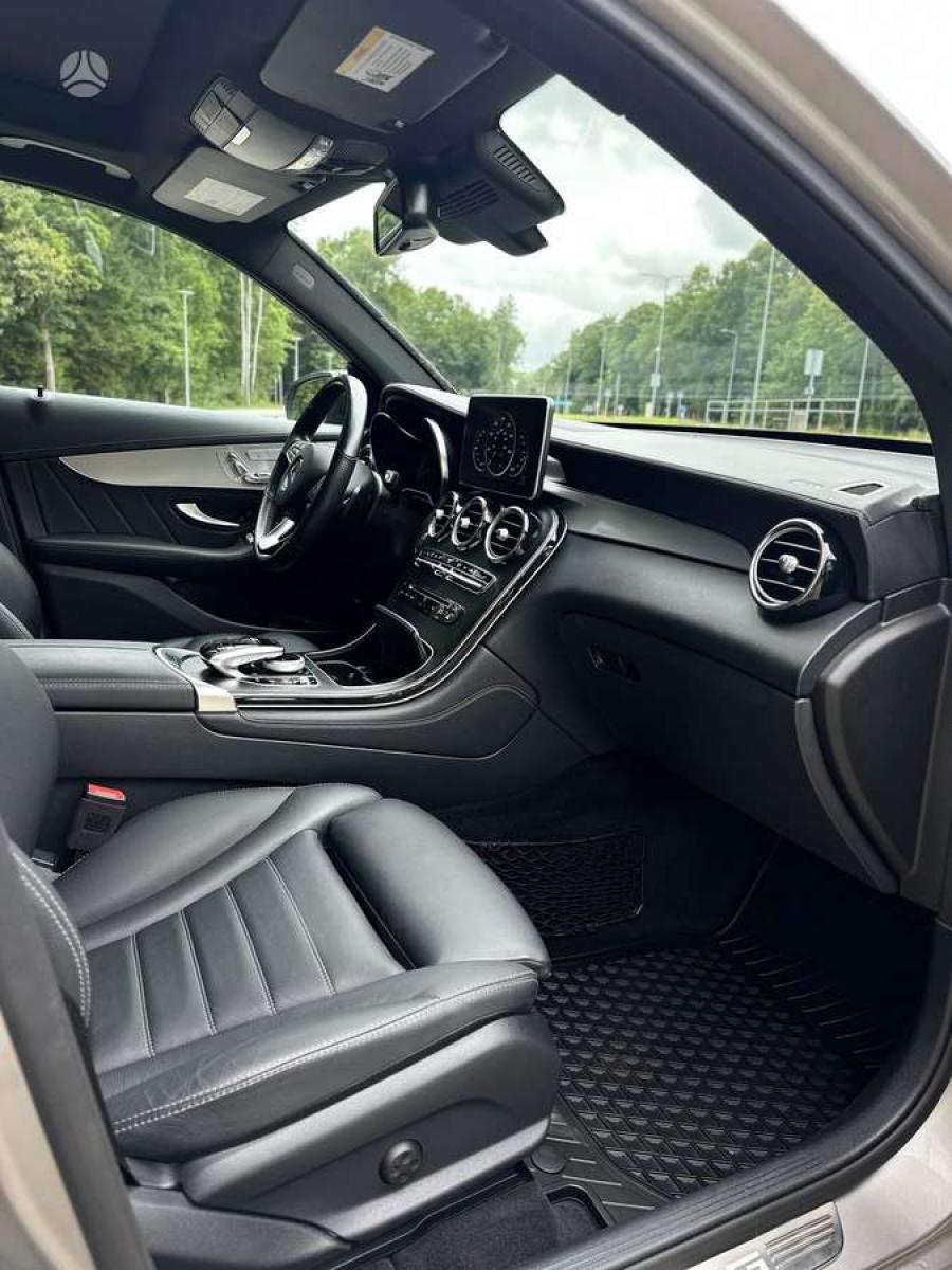 Коричневый Мерседес GLC 43 AMG 2019 в Кретинга, объемом двигателя 3.00 л и пробегом 92 тыс. км за 29000 €, фото 15 на AUTOMOTO.COM.LV