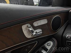 Pelēks Mercedes-Benz GLC 43 AMG 2016 Tukums, ar dzinēja tilpumu 3.00 L un nobraukumu 161 tūkst. km par 27700 €, foto 28 vietnē AUTOMOTO.COM.LV