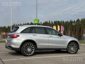 Pelēks Mercedes-Benz GLC 43 AMG 2017 Rīga, ar dzinēja tilpumu 3.00 L un nobraukumu 215 tūkst. km par 24900 €, foto 4 vietnē AUTOMOTO.COM.LV