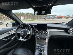 Pelēks Mercedes-Benz GLC 43 AMG 2017 Rīga, ar dzinēja tilpumu 3.00 L un nobraukumu 215 tūkst. km par 24900 €, foto 12 vietnē AUTOMOTO.COM.LV
