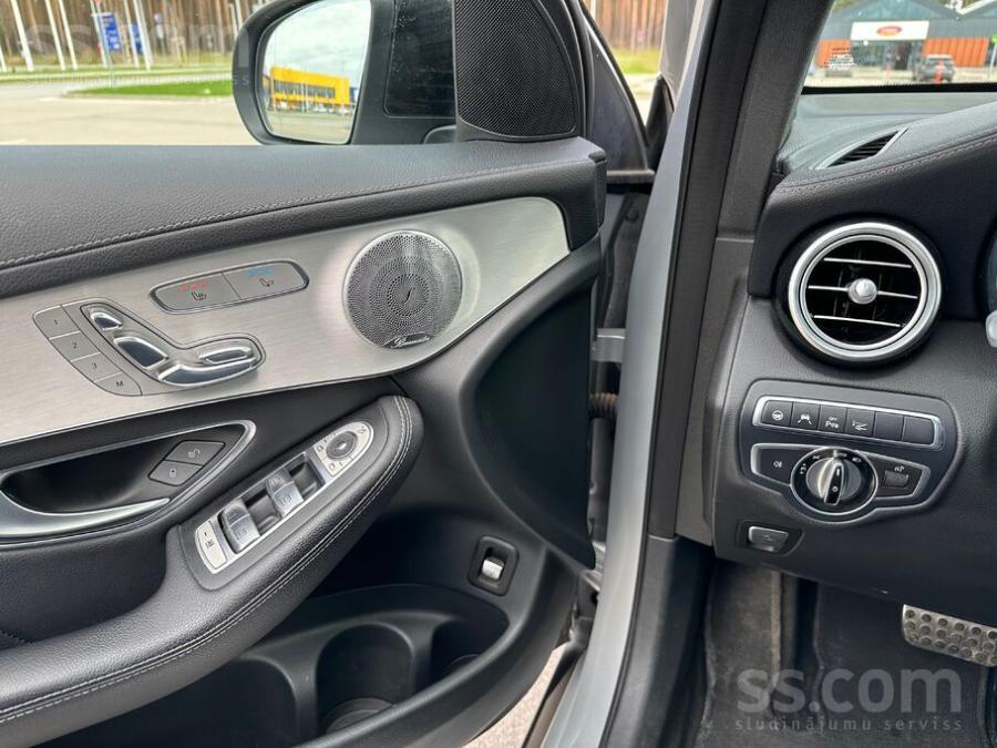 Pelēks Mercedes-Benz GLC 43 AMG 2017 Rīga, ar dzinēja tilpumu 3.00 L un nobraukumu 215 tūkst. km par 24900 €, foto 18 vietnē AUTOMOTO.COM.LV
