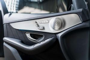 Pelēks Mercedes-Benz GLC 43 AMG 2017 Viļņa, ar dzinēja tilpumu 3.00 L un nobraukumu 83 tūkst. km par 26999 €, foto 18 vietnē AUTOMOTO.COM.LV