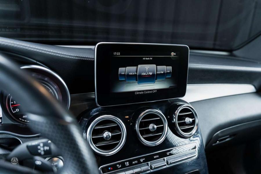Pelēks Mercedes-Benz GLC 43 AMG 2017 Viļņa, ar dzinēja tilpumu 3.00 L un nobraukumu 83 tūkst. km par 26999 €, foto 24 vietnē AUTOMOTO.COM.LV