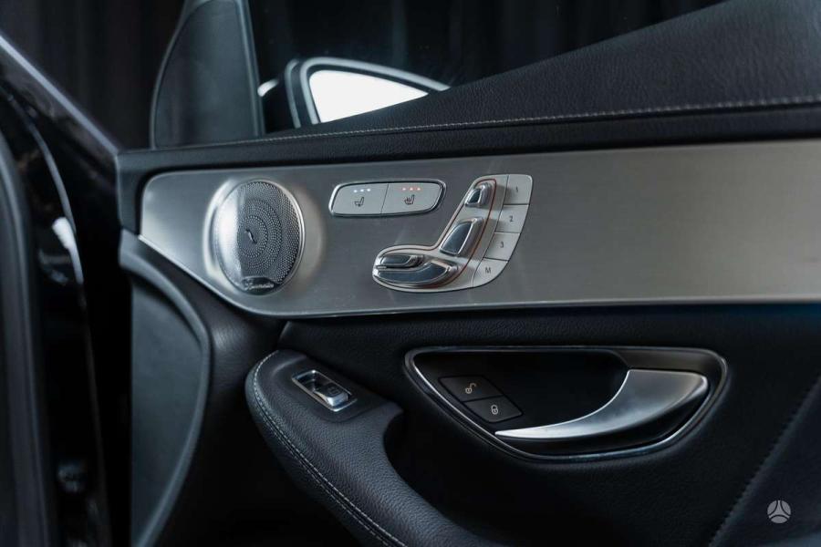 Pelēks Mercedes-Benz GLC 43 AMG 2017 Viļņa, ar dzinēja tilpumu 3.00 L un nobraukumu 83 tūkst. km par 26999 €, foto 28 vietnē AUTOMOTO.COM.LV