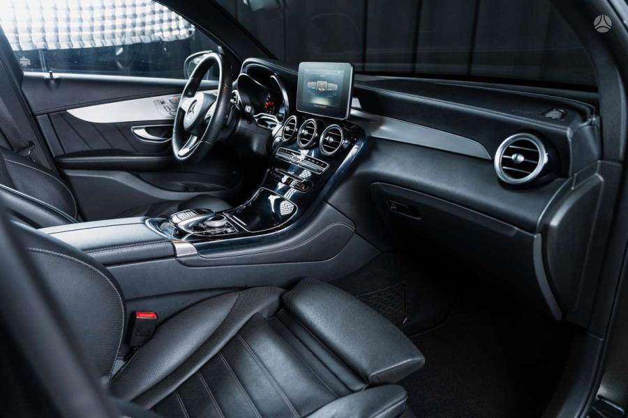 Pelēks Mercedes-Benz GLC 43 AMG 2017 Viļņa, ar dzinēja tilpumu 3.00 L un nobraukumu 83 tūkst. km par 26999 €, foto 30 vietnē AUTOMOTO.COM.LV