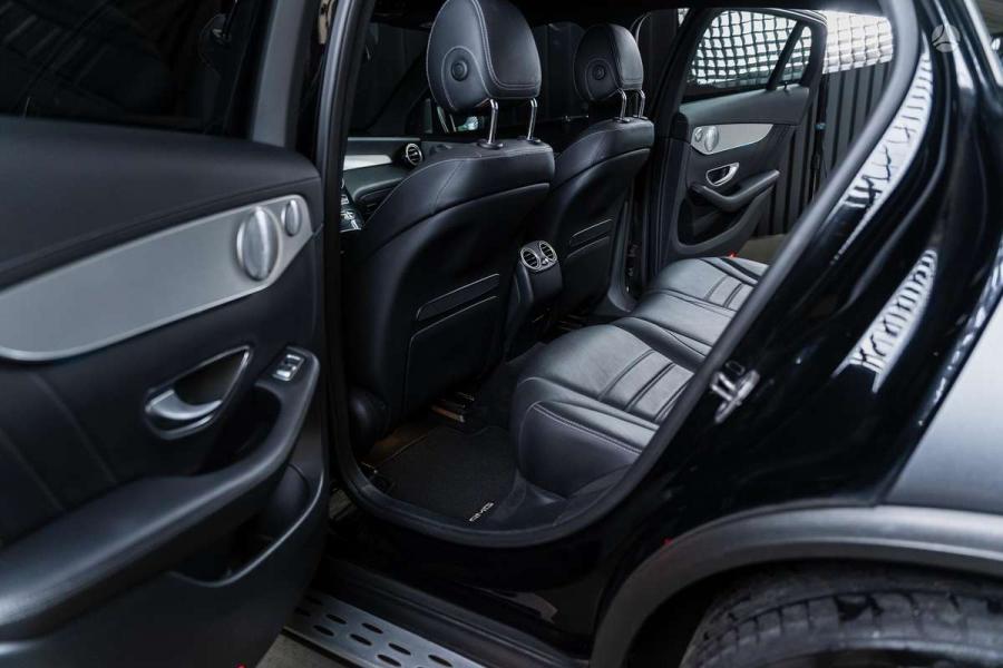Pelēks Mercedes-Benz GLC 43 AMG 2017 Viļņa, ar dzinēja tilpumu 3.00 L un nobraukumu 83 tūkst. km par 26999 €, foto 32 vietnē AUTOMOTO.COM.LV