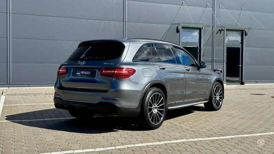 Серый Мерседес GLC 43 AMG 2018 в Вильнюс, объемом двигателя 3.00 л и пробегом 169 тыс. км за 25990 €, фото 3 на AUTOMOTO.COM.LV
