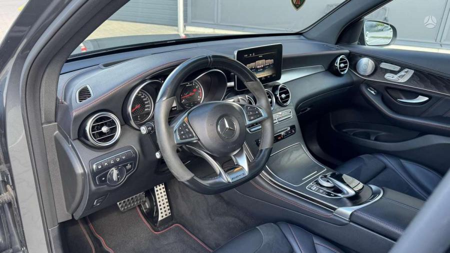 Серый Мерседес GLC 43 AMG 2018 в Вильнюс, объемом двигателя 3.00 л и пробегом 169 тыс. км за 25990 €, фото 15 на AUTOMOTO.COM.LV