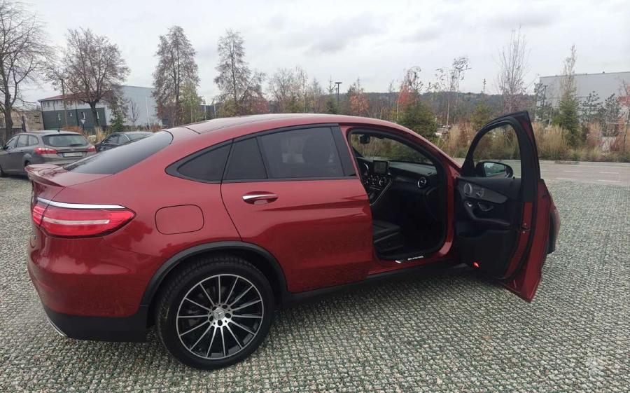 Red Mercedes-Benz GLC 43 AMG 2017 in Kaunas, with an engine capacity of 3.00 L and mileage of 37 thousand km for 39000 €, photo 16 on AUTOMOTO.COM.LV