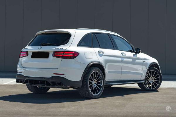 Белый Мерседес GLC 43 AMG 2017 в Клайпеда, объемом двигателя 0.00 л и пробегом 160 тыс. км за 22900 €, фото 4 на AUTOMOTO.COM.LV