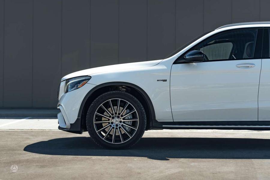 Белый Мерседес GLC 43 AMG 2017 в Клайпеда, объемом двигателя 0.00 л и пробегом 160 тыс. км за 22900 €, фото 8 на AUTOMOTO.COM.LV