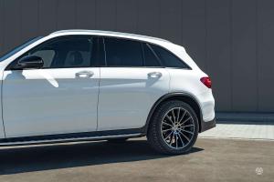 Белый Мерседес GLC 43 AMG 2017 в Клайпеда, объемом двигателя 0.00 л и пробегом 160 тыс. км за 22900 €, фото 9 на AUTOMOTO.COM.LV