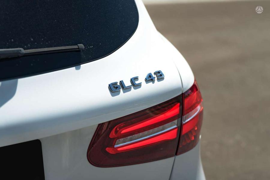 Белый Мерседес GLC 43 AMG 2017 в Клайпеда, объемом двигателя 0.00 л и пробегом 160 тыс. км за 22900 €, фото 11 на AUTOMOTO.COM.LV