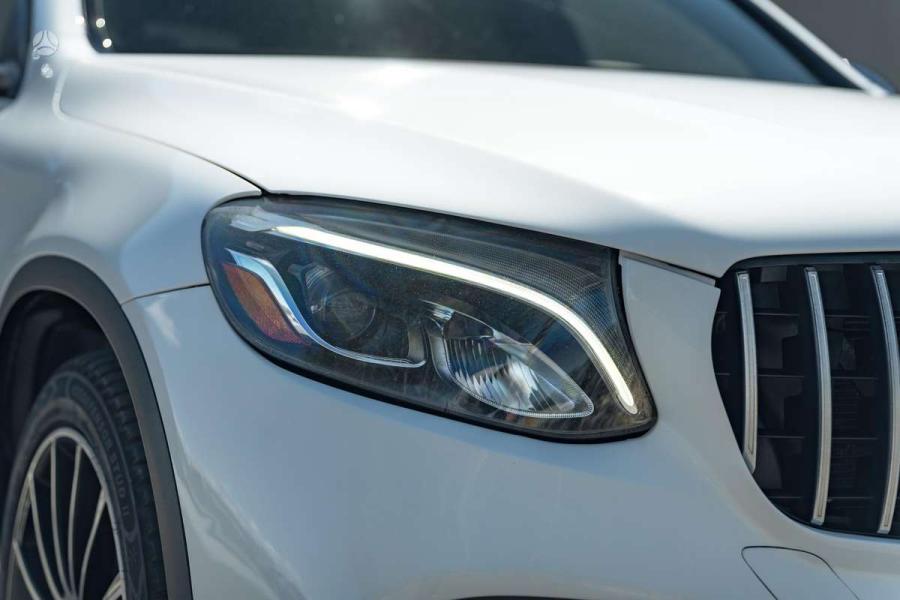 Белый Мерседес GLC 43 AMG 2017 в Клайпеда, объемом двигателя 0.00 л и пробегом 160 тыс. км за 22900 €, фото 12 на AUTOMOTO.COM.LV