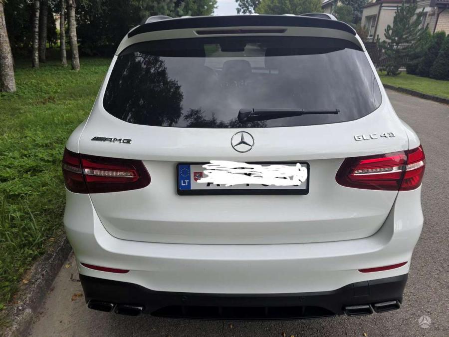 Белый Мерседес GLC 43 AMG 2018 в Шяуляй, объемом двигателя 0.00 л и пробегом 114 тыс. км за 30000 €, фото 3 на AUTOMOTO.COM.LV