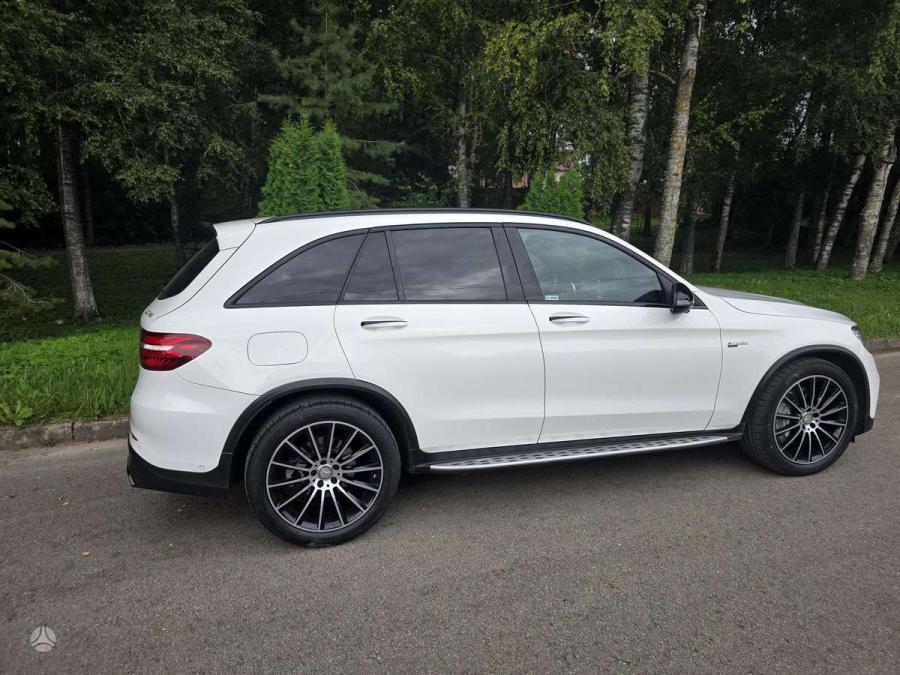 Белый Мерседес GLC 43 AMG 2018 в Шяуляй, объемом двигателя 0.00 л и пробегом 114 тыс. км за 30000 €, фото 4 на AUTOMOTO.COM.LV