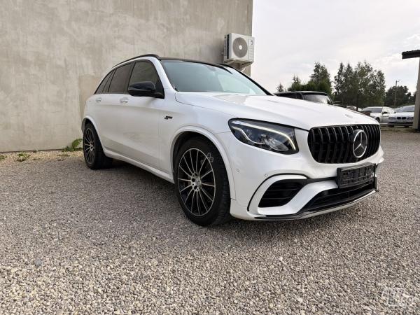 Mercedes-Benz GLC 43 AMG 2018 in Vilnius on AUTOMOTO.COM.LV White Mercedes-Benz GLC 43 AMG 2018 in Vilnius, with an engine capacity of 3.00 L and mileage of 121 thousand km for 26500 €, photo 4 on AUTOMOTO.COM.LV