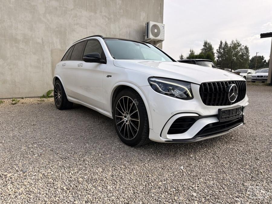 Белый Мерседес GLC 43 AMG 2018 в Вильнюс, объемом двигателя 3.00 л и пробегом 121 тыс. км за 26500 €, фото 4 на AUTOMOTO.COM.LV