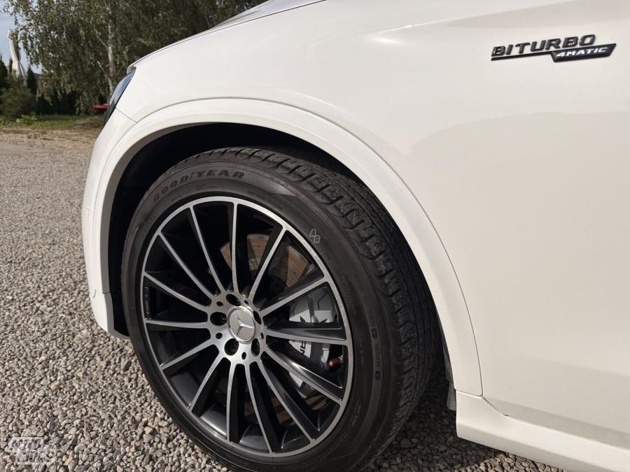 Белый Мерседес GLC 43 AMG 2018 в Вильнюс, объемом двигателя 3.00 л и пробегом 121 тыс. км за 26500 €, фото 7 на AUTOMOTO.COM.LV