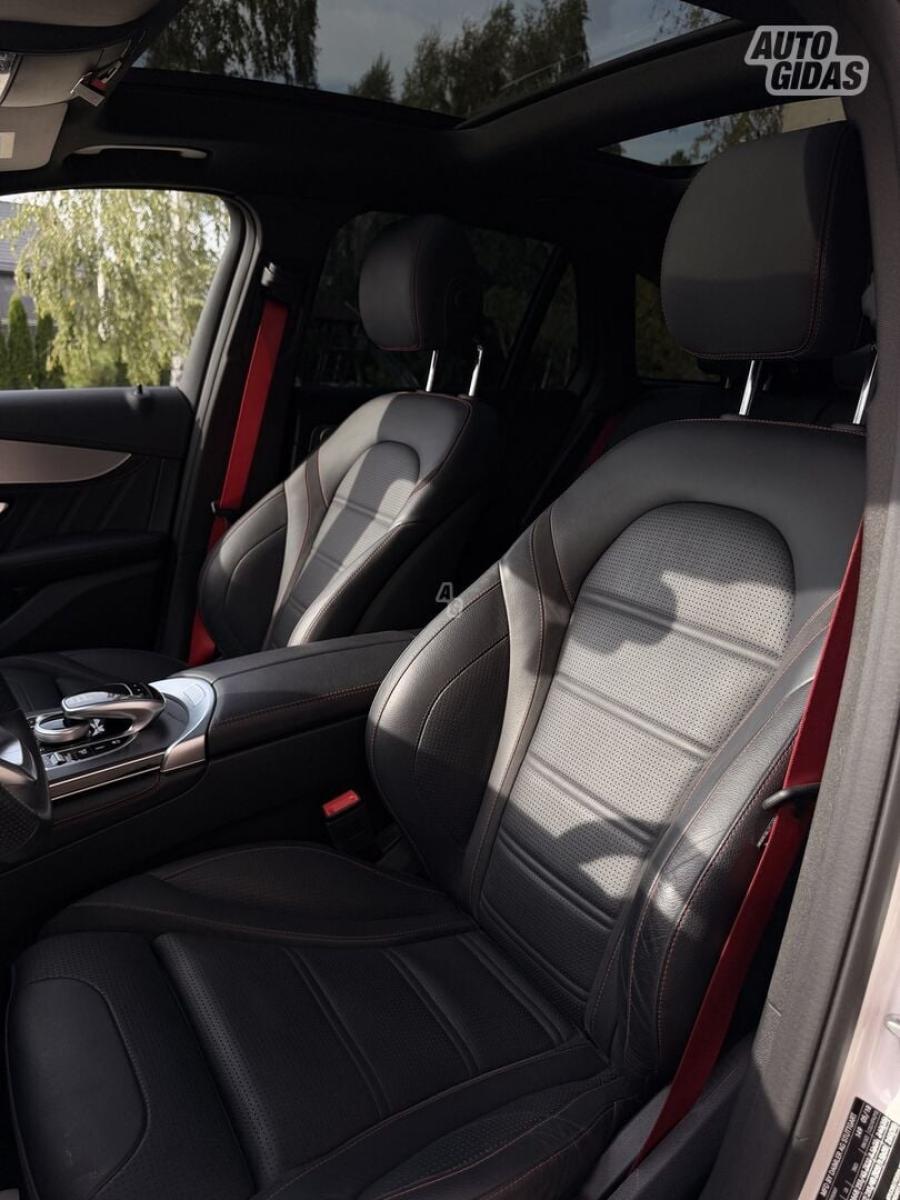 Белый Мерседес GLC 43 AMG 2018 в Вильнюс, объемом двигателя 3.00 л и пробегом 121 тыс. км за 26500 €, фото 11 на AUTOMOTO.COM.LV