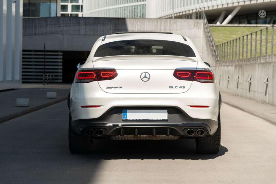 Balts Mercedes-Benz GLC 43 AMG 2020 Viļņa, ar dzinēja tilpumu 3.00 L un nobraukumu 74 tūkst. km par 42500 €, foto 4 vietnē AUTOMOTO.COM.LV
