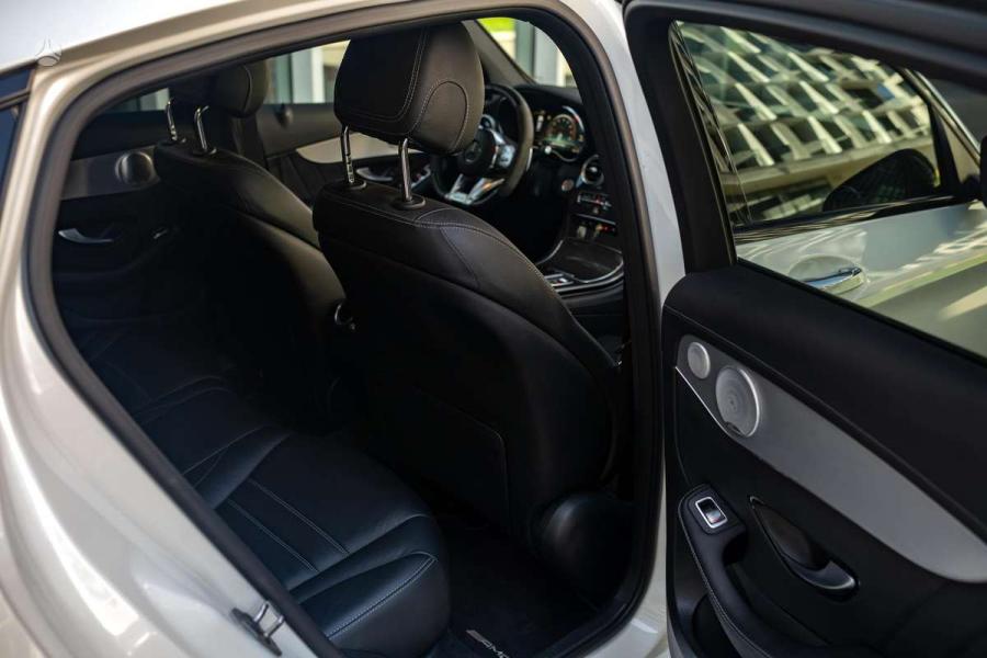 Balts Mercedes-Benz GLC 43 AMG 2020 Viļņa, ar dzinēja tilpumu 3.00 L un nobraukumu 74 tūkst. km par 42500 €, foto 21 vietnē AUTOMOTO.COM.LV