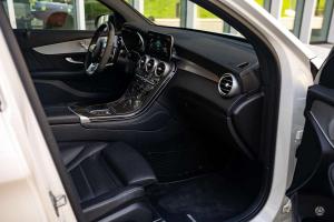 Balts Mercedes-Benz GLC 43 AMG 2020 Viļņa, ar dzinēja tilpumu 3.00 L un nobraukumu 74 tūkst. km par 42500 €, foto 22 vietnē AUTOMOTO.COM.LV