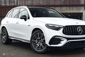 Белый Мерседес GLC 43 AMG 2024 в Клайпеда, объемом двигателя 2.00 л и пробегом 41 тыс. км за 54500 €, фото  на AUTOMOTO.COM.LV
