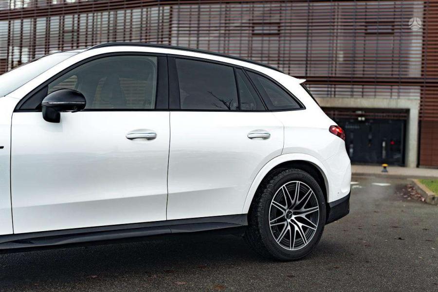 White Mercedes-Benz GLC 43 AMG 2024 in Klaipeda, with an engine capacity of 2.00 L and mileage of 41 thousand km for 54500 €, photo 12 on AUTOMOTO.COM.LV