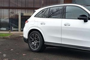 White Mercedes-Benz GLC 43 AMG 2024 in Klaipeda, with an engine capacity of 2.00 L and mileage of 41 thousand km for 54500 €, photo 13 on AUTOMOTO.COM.LV